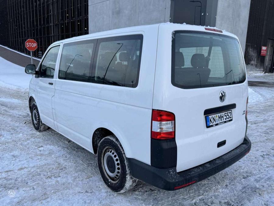 White Volkswagen Transporter 2014 in Vilnius, with an engine capacity of 1.90 L and mileage of 300 thousand km for 9350 €, photo 7 on AUTOMOTO.COM.LV
