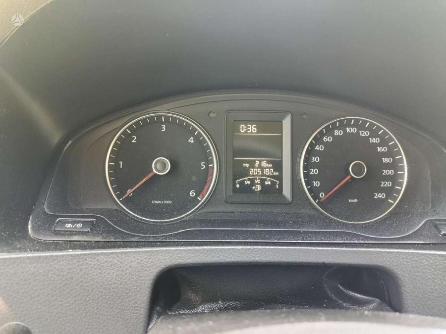 Balts Volkswagen Transporter 2014 Marijampole, ar dzinēja tilpumu 2.00 L un nobraukumu 205 tūkst. km par 8200 €, foto 10 vietnē AUTOMOTO.COM.LV