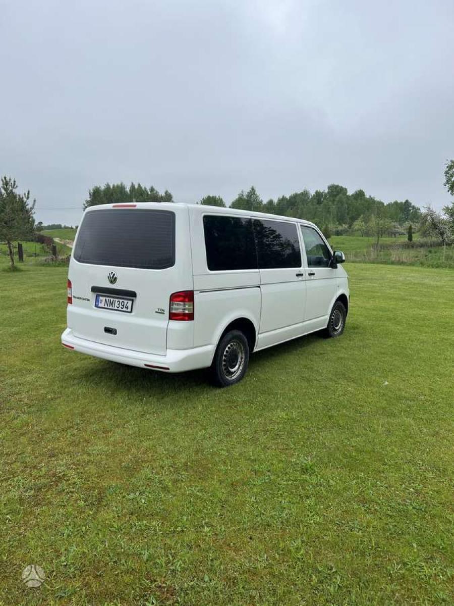 White Volkswagen Transporter 2014 in Utena, with an engine capacity of 1.97 L and mileage of 306 thousand km for 7200 €, photo 4 on AUTOMOTO.COM.LV