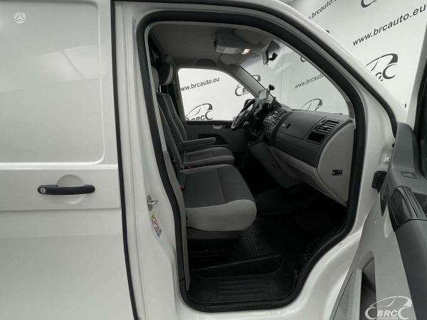 White Volkswagen Transporter 2015 in Vilnius, with an engine capacity of 1.97 L and mileage of 209 thousand km for 13300 €, photo 5 on AUTOMOTO.COM.LV