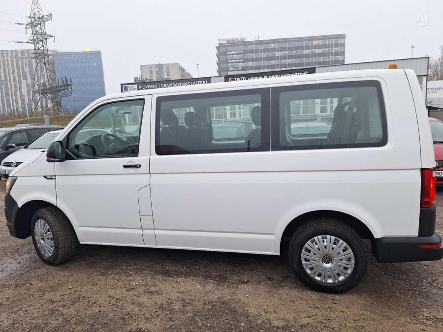White Volkswagen Transporter 2015 in Vilnius, with an engine capacity of 2.00 L and mileage of 271 thousand km for 12300 €, photo 4 on AUTOMOTO.COM.LV