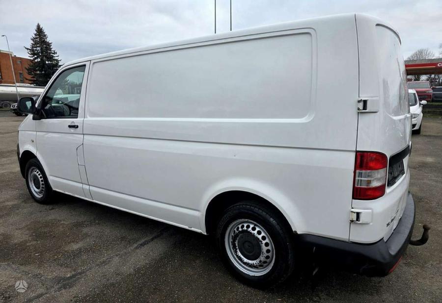 White Volkswagen Transporter 2015 in Marijampole, with an engine capacity of 1.97 L and mileage of 279 thousand km for 5950 €, photo 4 on AUTOMOTO.COM.LV
