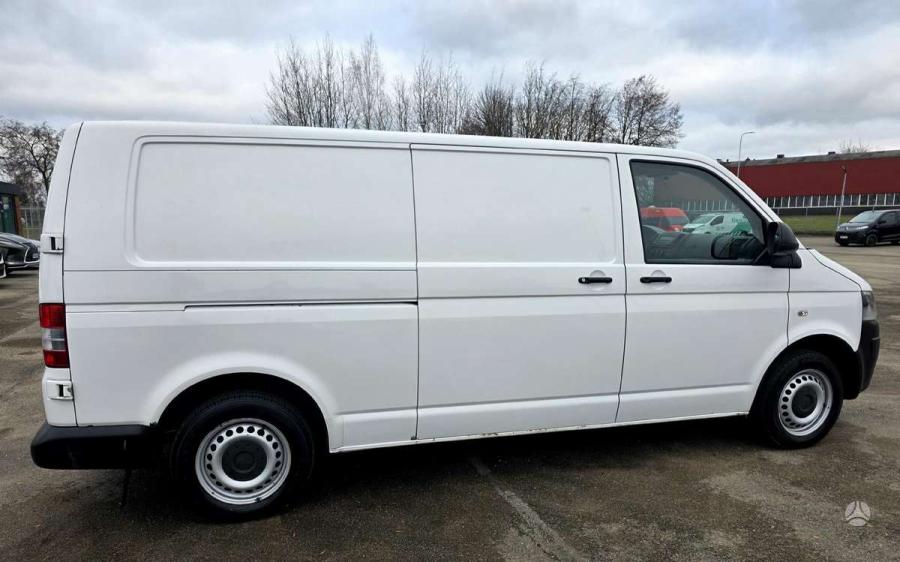 White Volkswagen Transporter 2015 in Marijampole, with an engine capacity of 1.97 L and mileage of 279 thousand km for 5950 €, photo 7 on AUTOMOTO.COM.LV
