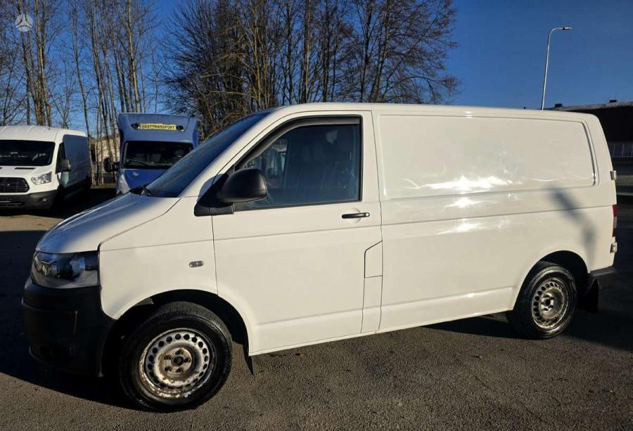 Balts Volkswagen Transporter 2015 Marijampole, ar dzinēja tilpumu 1.96 L un nobraukumu 318 tūkst. km par 4950 €, foto 2 vietnē AUTOMOTO.COM.LV