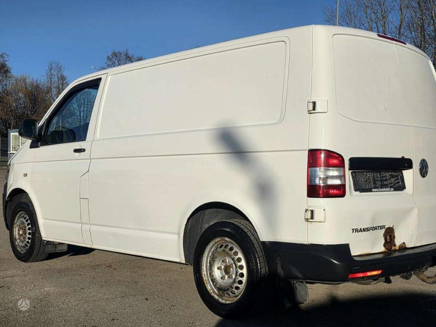 Balts Volkswagen Transporter 2015 Marijampole, ar dzinēja tilpumu 1.96 L un nobraukumu 318 tūkst. km par 4950 €, foto 3 vietnē AUTOMOTO.COM.LV