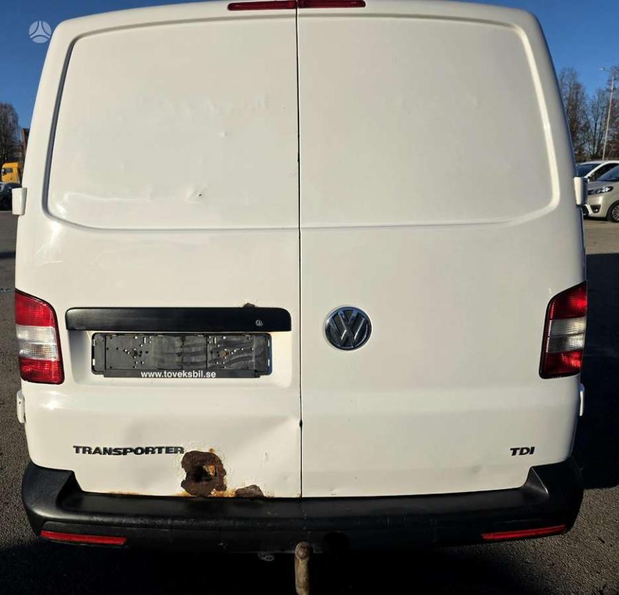 Balts Volkswagen Transporter 2015 Marijampole, ar dzinēja tilpumu 1.96 L un nobraukumu 318 tūkst. km par 4950 €, foto 9 vietnē AUTOMOTO.COM.LV
