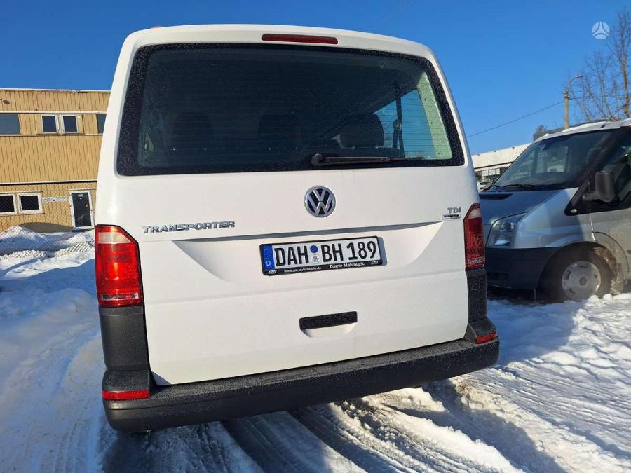 White Volkswagen Transporter 2015 in Vilnius, with an engine capacity of 2.00 L and mileage of 272 thousand km for 11650 €, photo 3 on AUTOMOTO.COM.LV