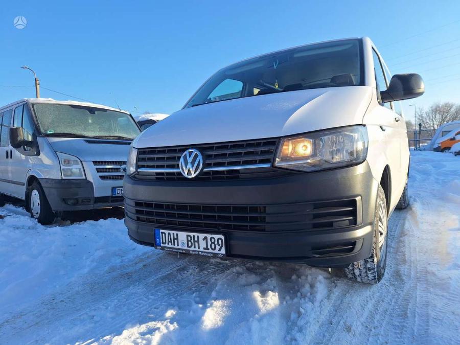 White Volkswagen Transporter 2015 in Vilnius, with an engine capacity of 2.00 L and mileage of 272 thousand km for 11650 €, photo 5 on AUTOMOTO.COM.LV