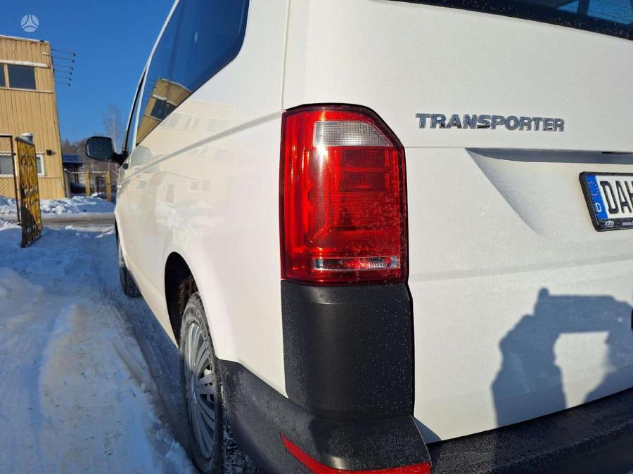 White Volkswagen Transporter 2015 in Vilnius, with an engine capacity of 2.00 L and mileage of 272 thousand km for 11650 €, photo 8 on AUTOMOTO.COM.LV