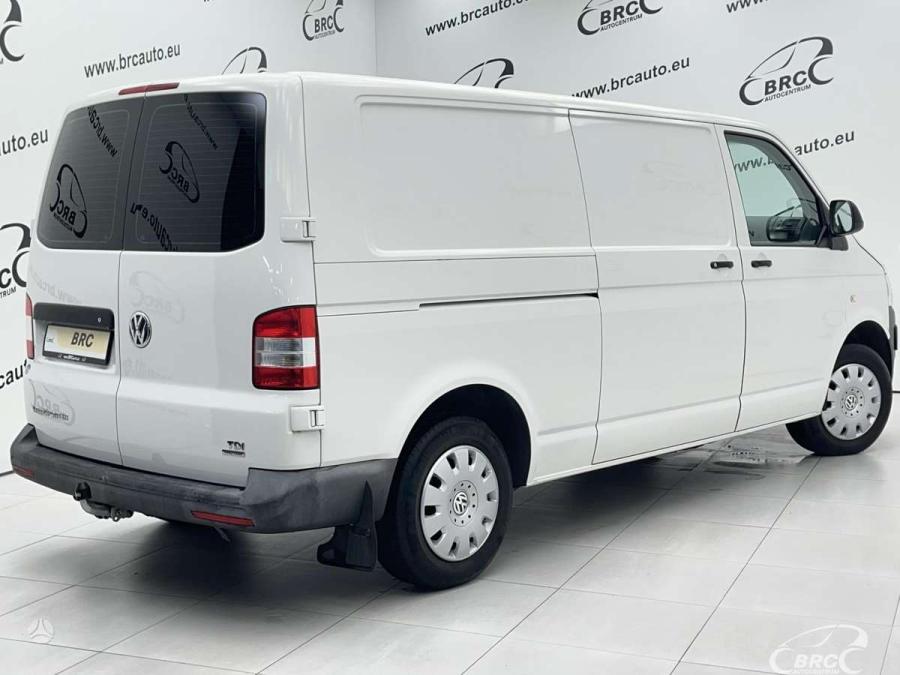 White Volkswagen Transporter 2015 in Vilnius, with an engine capacity of 1.97 L and mileage of 209 thousand km for 11900 €, photo 4 on AUTOMOTO.COM.LV