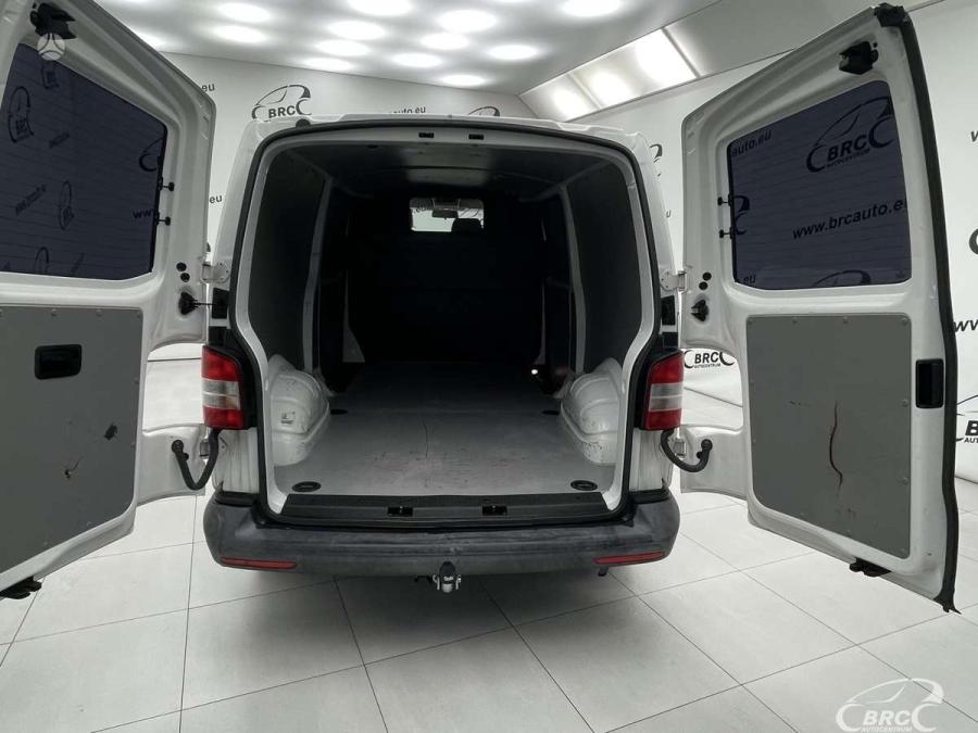 White Volkswagen Transporter 2015 in Vilnius, with an engine capacity of 1.97 L and mileage of 209 thousand km for 11900 €, photo 5 on AUTOMOTO.COM.LV