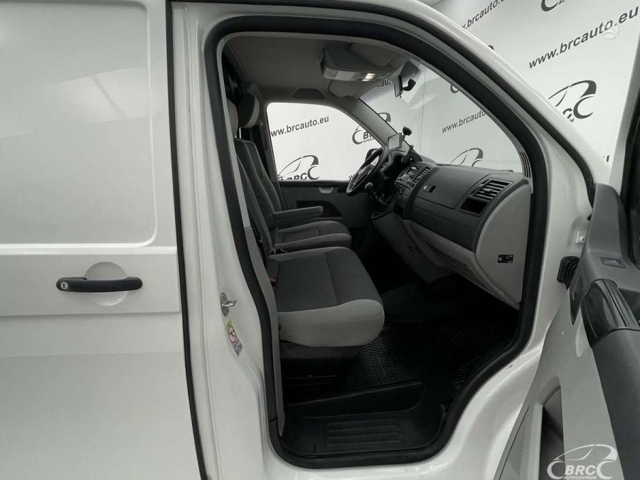 White Volkswagen Transporter 2015 in Vilnius, with an engine capacity of 1.97 L and mileage of 209 thousand km for 11900 €, photo 6 on AUTOMOTO.COM.LV