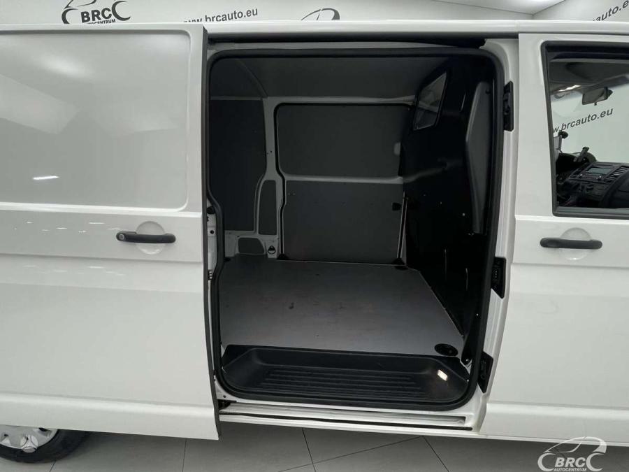 White Volkswagen Transporter 2015 in Vilnius, with an engine capacity of 1.97 L and mileage of 209 thousand km for 11900 €, photo 10 on AUTOMOTO.COM.LV