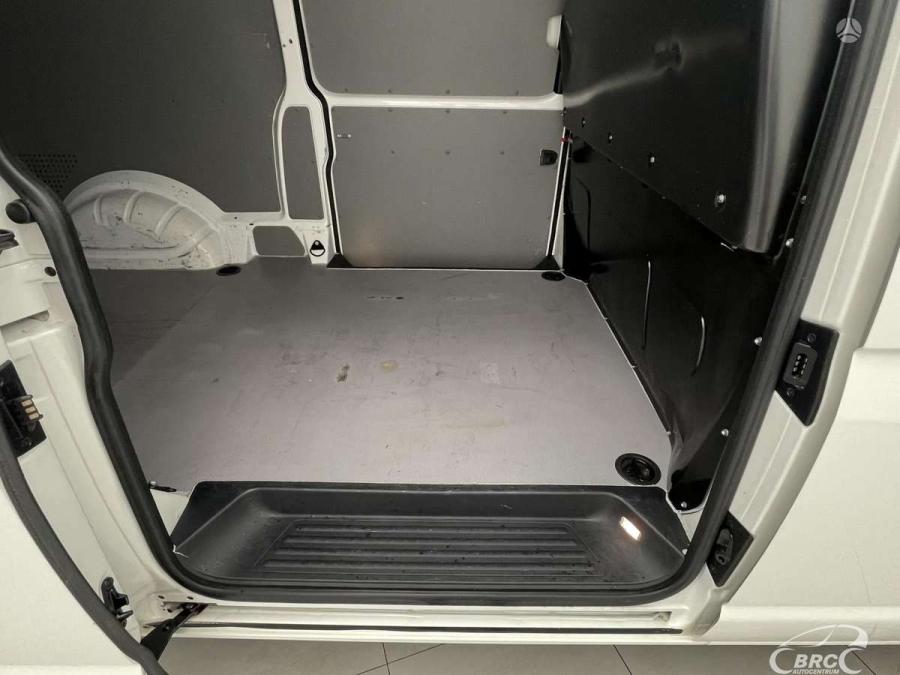 White Volkswagen Transporter 2015 in Vilnius, with an engine capacity of 1.97 L and mileage of 209 thousand km for 11900 €, photo 13 on AUTOMOTO.COM.LV