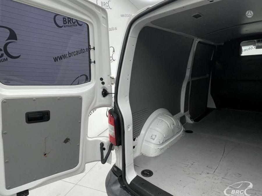 White Volkswagen Transporter 2015 in Vilnius, with an engine capacity of 1.97 L and mileage of 209 thousand km for 11900 €, photo 14 on AUTOMOTO.COM.LV