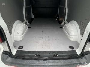White Volkswagen Transporter 2015 in Vilnius, with an engine capacity of 1.97 L and mileage of 209 thousand km for 11900 €, photo 16 on AUTOMOTO.COM.LV