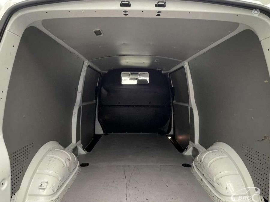 White Volkswagen Transporter 2015 in Vilnius, with an engine capacity of 1.97 L and mileage of 209 thousand km for 11900 €, photo 17 on AUTOMOTO.COM.LV