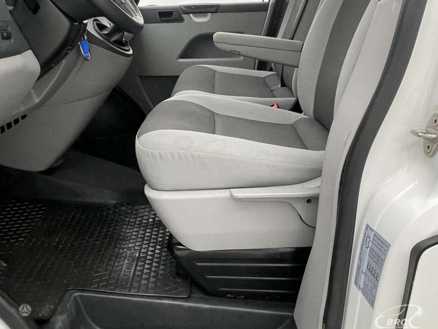 White Volkswagen Transporter 2015 in Vilnius, with an engine capacity of 1.97 L and mileage of 209 thousand km for 11900 €, photo 22 on AUTOMOTO.COM.LV