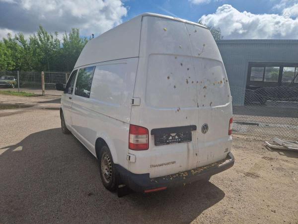 Balts Volkswagen Transporter 2015 Viļņa, ar dzinēja tilpumu 2.00 L un nobraukumu 235 tūkst. km par 10000 €, foto 6 vietnē AUTOMOTO.COM.LV