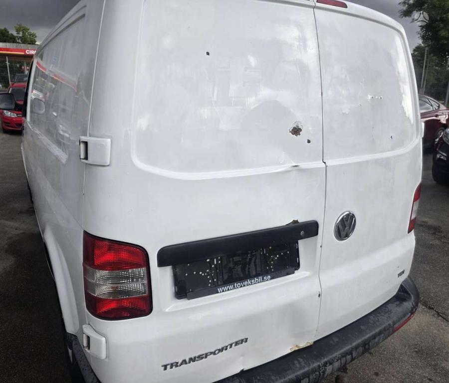 White Volkswagen Transporter 2015 in Marijampole, with an engine capacity of 1.97 L and mileage of 280 thousand km for 4200 €, photo 5 on AUTOMOTO.COM.LV