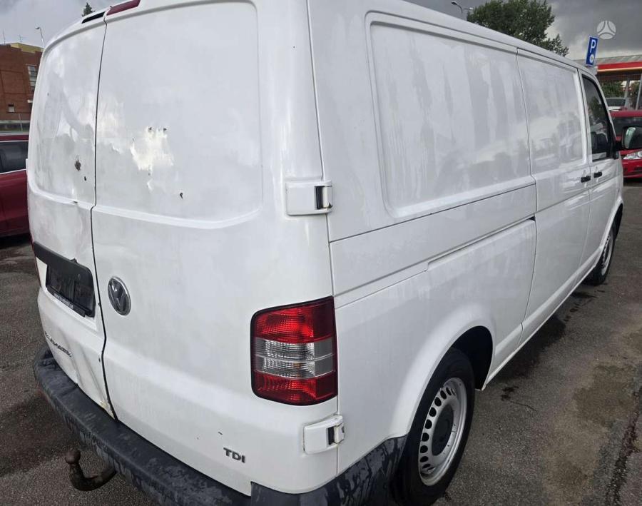 White Volkswagen Transporter 2015 in Marijampole, with an engine capacity of 1.97 L and mileage of 280 thousand km for 4200 €, photo 6 on AUTOMOTO.COM.LV
