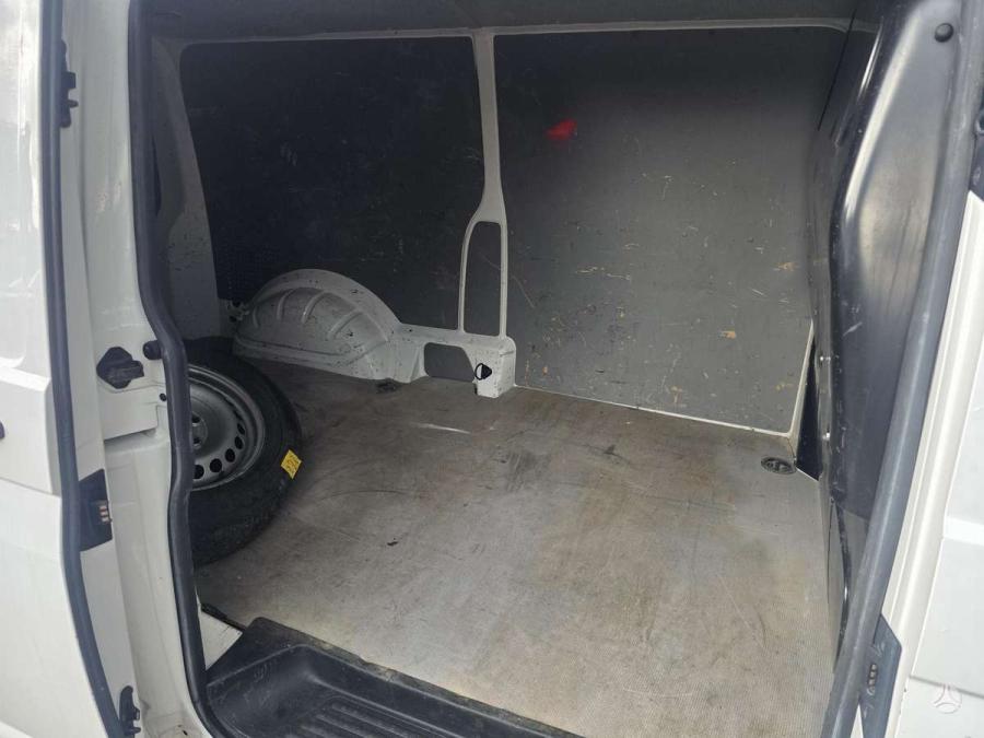 White Volkswagen Transporter 2015 in Marijampole, with an engine capacity of 1.97 L and mileage of 280 thousand km for 4200 €, photo 13 on AUTOMOTO.COM.LV
