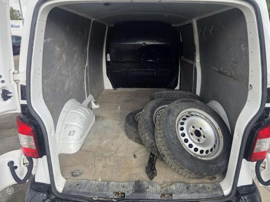 White Volkswagen Transporter 2015 in Marijampole, with an engine capacity of 1.97 L and mileage of 280 thousand km for 4200 €, photo 14 on AUTOMOTO.COM.LV