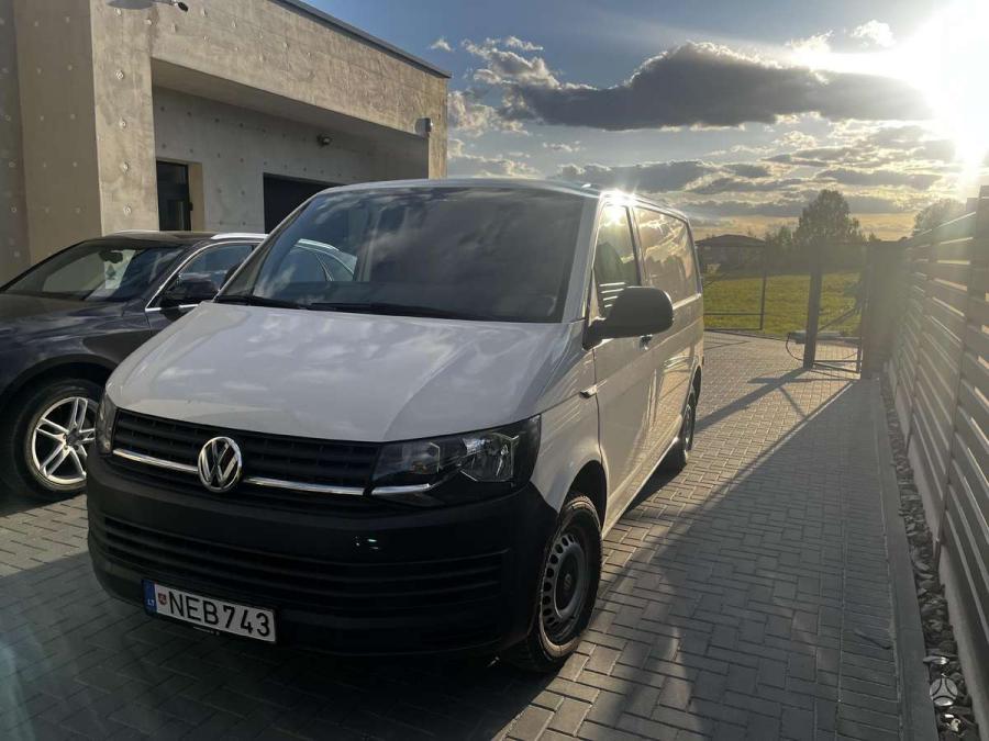 White Volkswagen Transporter 2016 in Vilnius, with an engine capacity of 2.00 L and mileage of 255 thousand km for 10500 €, photo 1 on AUTOMOTO.COM.LV