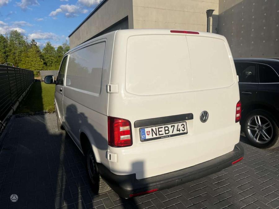 White Volkswagen Transporter 2016 in Vilnius, with an engine capacity of 2.00 L and mileage of 255 thousand km for 10500 €, photo 3 on AUTOMOTO.COM.LV