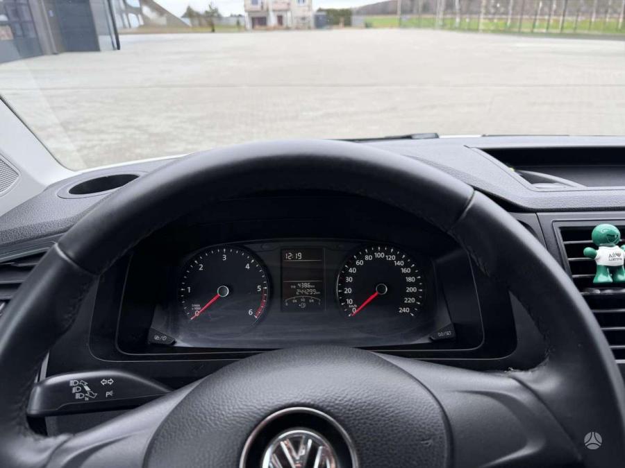 Balts Volkswagen Transporter 2016 Šauļi, ar dzinēja tilpumu 1.97 L un nobraukumu 244 tūkst. km par 15400 €, foto 10 vietnē AUTOMOTO.COM.LV