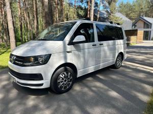 White Volkswagen Transporter 2016 in Vilnius, with an engine capacity of 1.97 L and mileage of 349 thousand km for 11900 €, photo 4 on AUTOMOTO.COM.LV