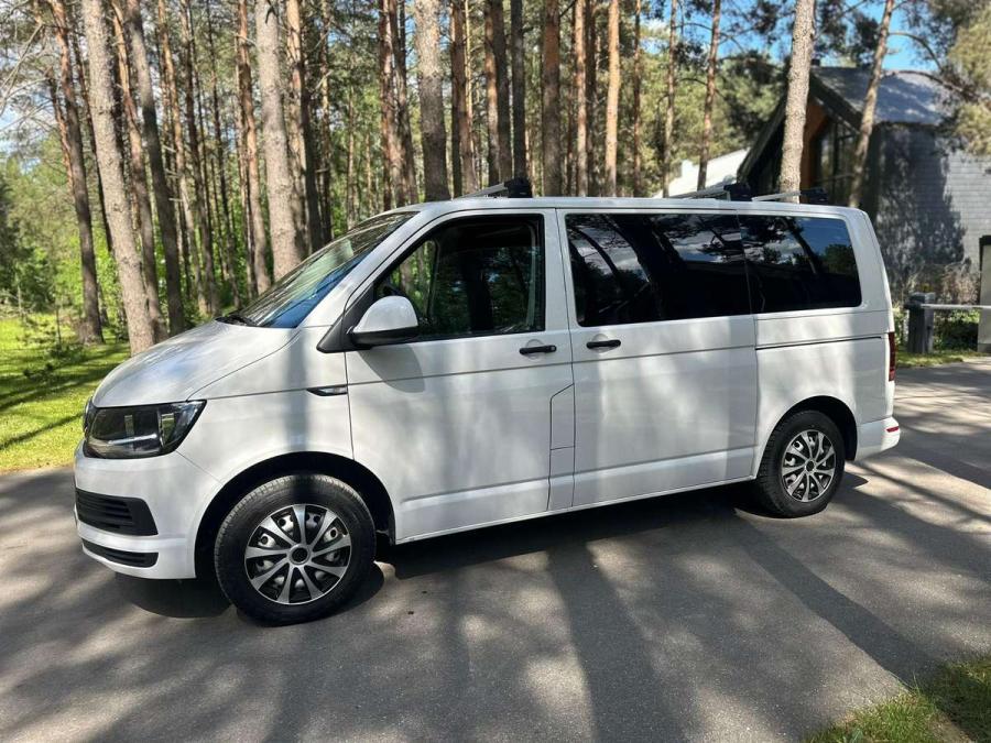 White Volkswagen Transporter 2016 in Vilnius, with an engine capacity of 1.97 L and mileage of 349 thousand km for 11900 €, photo 5 on AUTOMOTO.COM.LV