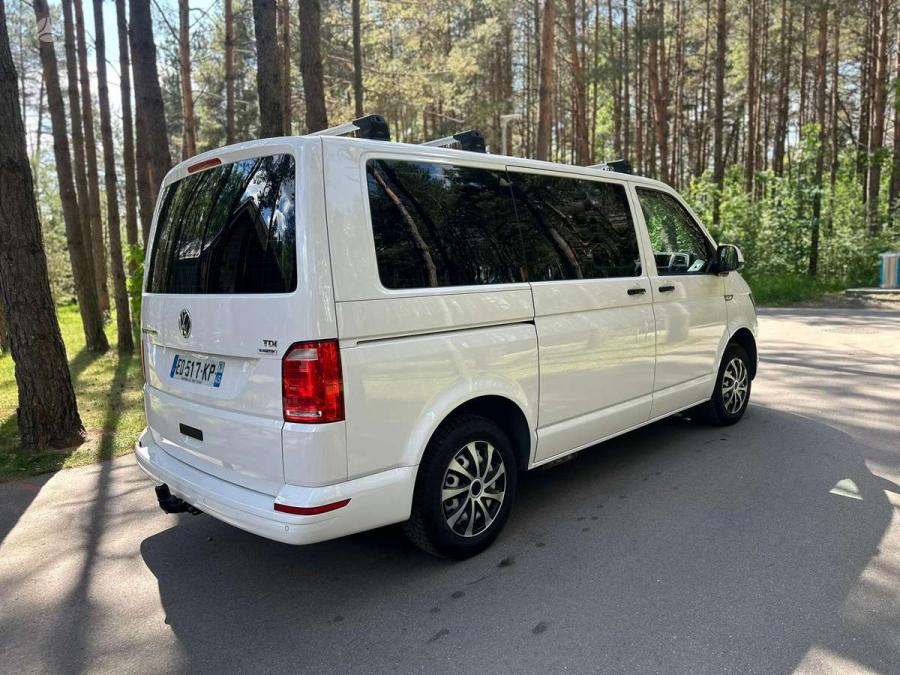 White Volkswagen Transporter 2016 in Vilnius, with an engine capacity of 1.97 L and mileage of 349 thousand km for 11900 €, photo 9 on AUTOMOTO.COM.LV