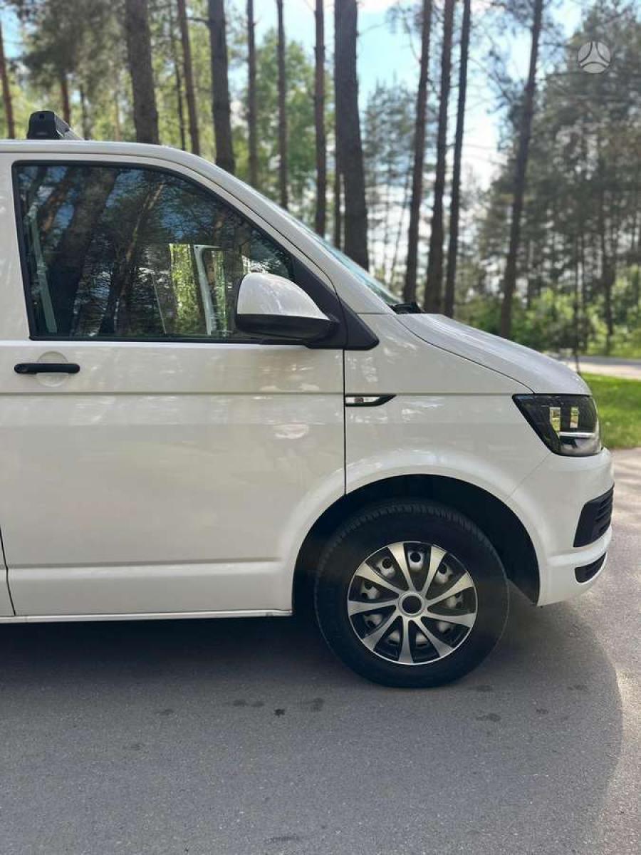 White Volkswagen Transporter 2016 in Vilnius, with an engine capacity of 1.97 L and mileage of 349 thousand km for 11900 €, photo 10 on AUTOMOTO.COM.LV