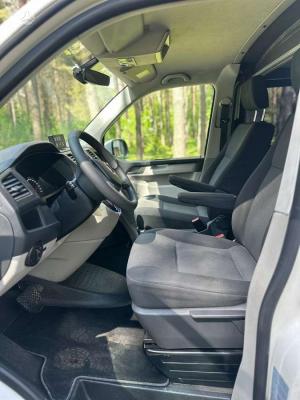 White Volkswagen Transporter 2016 in Vilnius, with an engine capacity of 1.97 L and mileage of 349 thousand km for 11900 €, photo 13 on AUTOMOTO.COM.LV