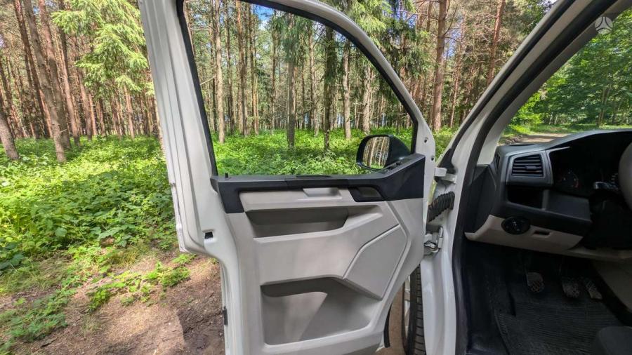 Balts Volkswagen Transporter 2016 Klaipėda, ar dzinēja tilpumu 2.00 L un nobraukumu 287 tūkst. km par 11990 €, foto 1 vietnē AUTOMOTO.COM.LV