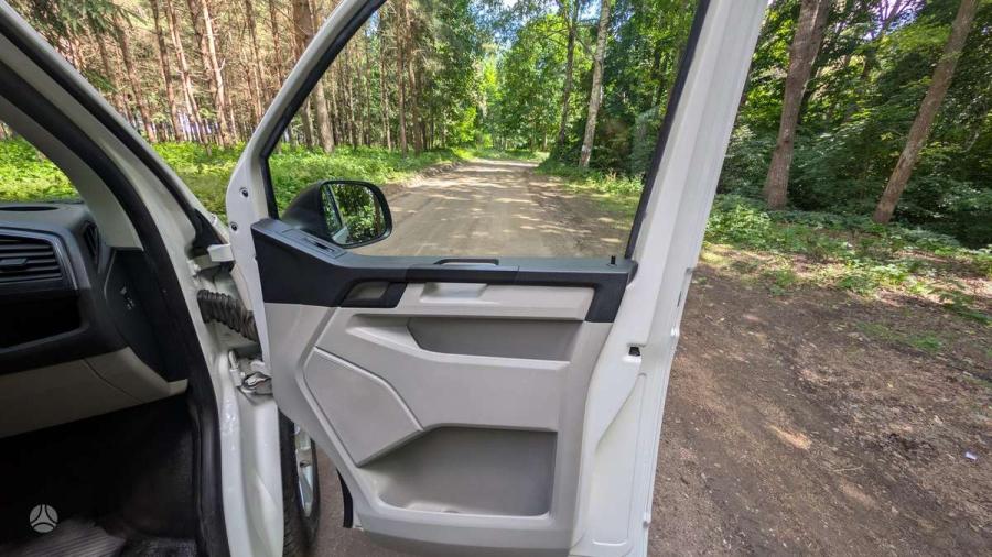 Balts Volkswagen Transporter 2016 Klaipėda, ar dzinēja tilpumu 2.00 L un nobraukumu 287 tūkst. km par 11990 €, foto 4 vietnē AUTOMOTO.COM.LV