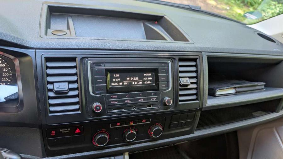 Balts Volkswagen Transporter 2016 Klaipėda, ar dzinēja tilpumu 2.00 L un nobraukumu 287 tūkst. km par 11990 €, foto 22 vietnē AUTOMOTO.COM.LV