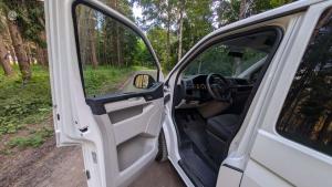 Balts Volkswagen Transporter 2016 Klaipėda, ar dzinēja tilpumu 2.00 L un nobraukumu 287 tūkst. km par 11990 €, foto 24 vietnē AUTOMOTO.COM.LV