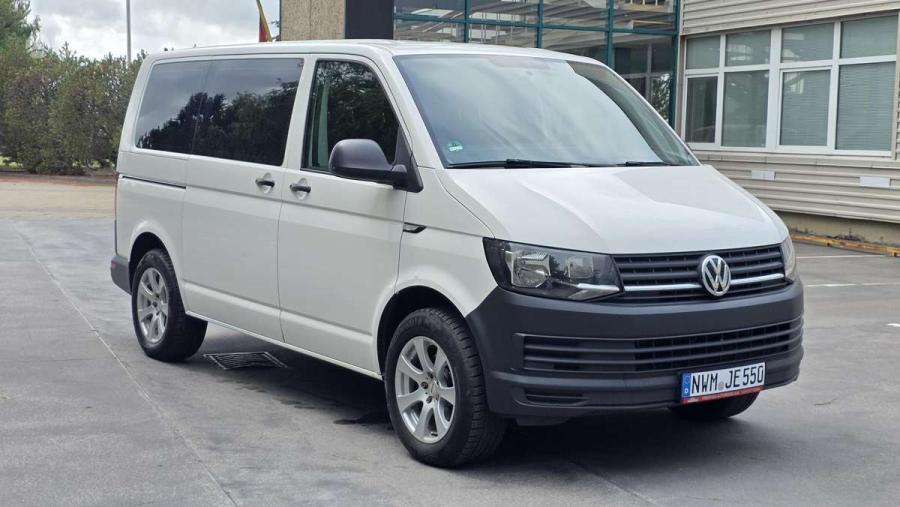 White Volkswagen Transporter 2016 in Klaipeda, with an engine capacity of 2.00 L and mileage of 287 thousand km for 11990 €, photo 6 on AUTOMOTO.COM.LV