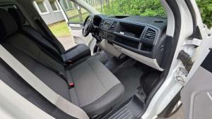 White Volkswagen Transporter 2016 in Klaipeda, with an engine capacity of 2.00 L and mileage of 287 thousand km for 11990 €, photo 11 on AUTOMOTO.COM.LV