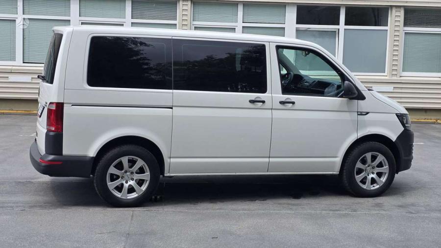 White Volkswagen Transporter 2016 in Klaipeda, with an engine capacity of 2.00 L and mileage of 287 thousand km for 11990 €, photo 13 on AUTOMOTO.COM.LV