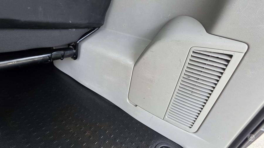 White Volkswagen Transporter 2016 in Klaipeda, with an engine capacity of 2.00 L and mileage of 287 thousand km for 11990 €, photo 21 on AUTOMOTO.COM.LV