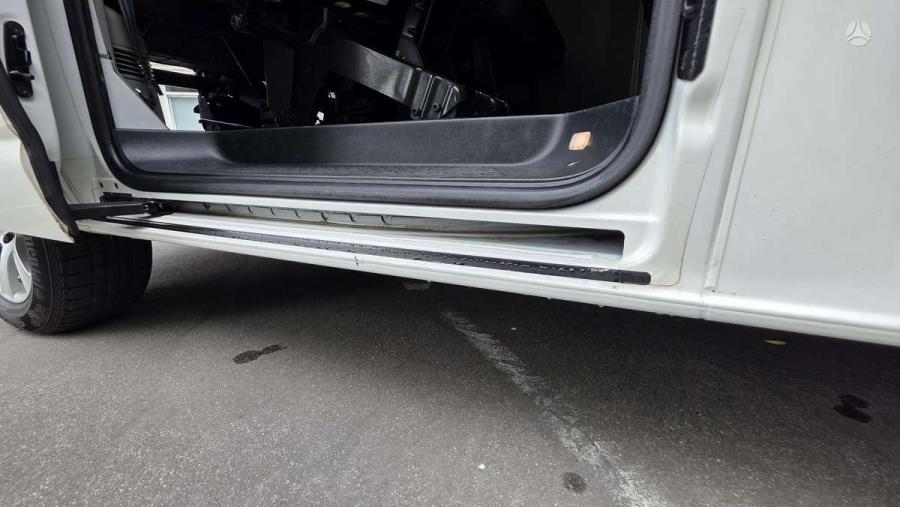 White Volkswagen Transporter 2016 in Klaipeda, with an engine capacity of 2.00 L and mileage of 287 thousand km for 11990 €, photo 23 on AUTOMOTO.COM.LV