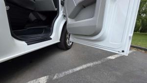 White Volkswagen Transporter 2016 in Klaipeda, with an engine capacity of 2.00 L and mileage of 287 thousand km for 11990 €, photo 24 on AUTOMOTO.COM.LV