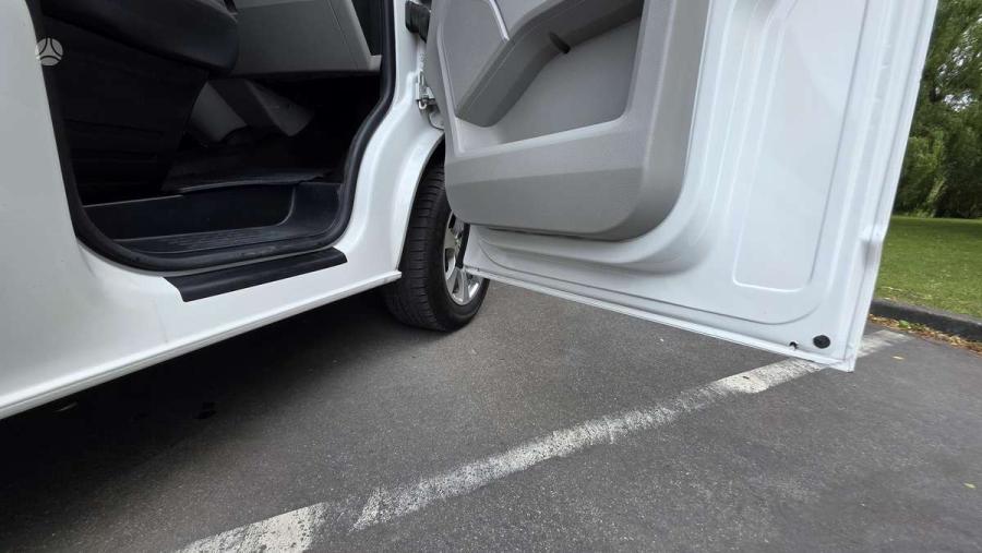 White Volkswagen Transporter 2016 in Klaipeda, with an engine capacity of 2.00 L and mileage of 287 thousand km for 11990 €, photo 24 on AUTOMOTO.COM.LV