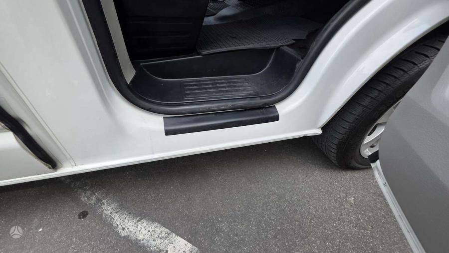 White Volkswagen Transporter 2016 in Klaipeda, with an engine capacity of 2.00 L and mileage of 287 thousand km for 11990 €, photo 25 on AUTOMOTO.COM.LV