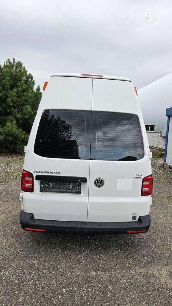 White Volkswagen Transporter 2016 in Marijampole, with an engine capacity of 1.97 L and mileage of 397 thousand km for 10200 €, photo 5 on AUTOMOTO.COM.LV