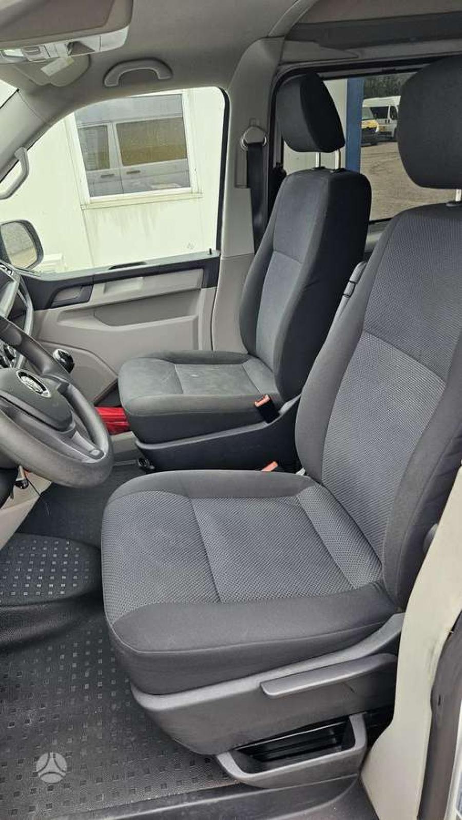 White Volkswagen Transporter 2016 in Marijampole, with an engine capacity of 1.97 L and mileage of 397 thousand km for 10200 €, photo 7 on AUTOMOTO.COM.LV