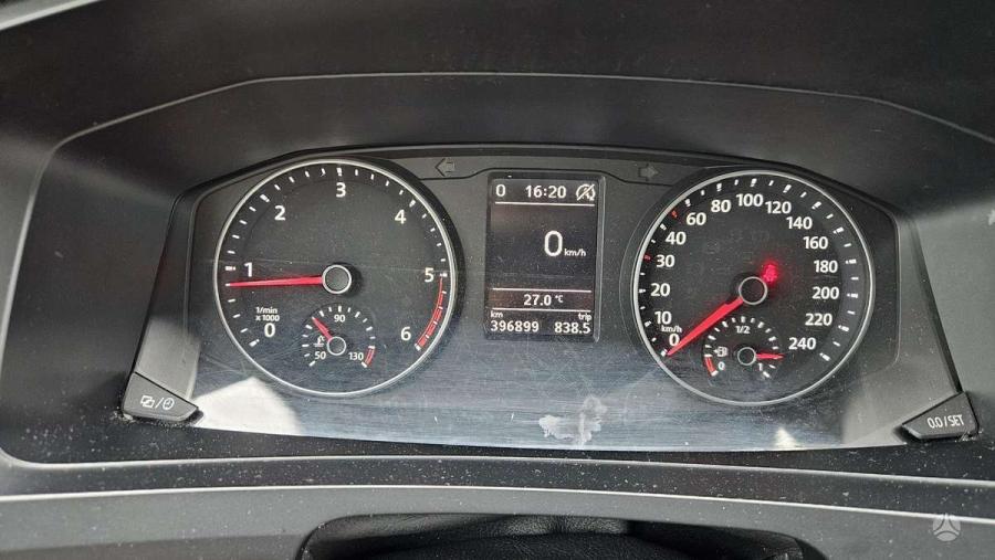 White Volkswagen Transporter 2016 in Marijampole, with an engine capacity of 1.97 L and mileage of 397 thousand km for 10200 €, photo 8 on AUTOMOTO.COM.LV